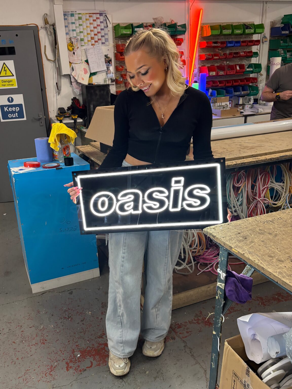 Oasis Neon Sign Ideas Perfect For Any Britpop Fan